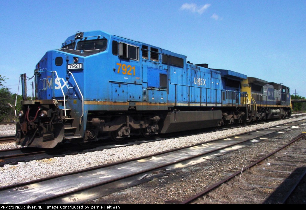 CSX 7921 (C40-8W) in LMSX paint sits in CSX yard